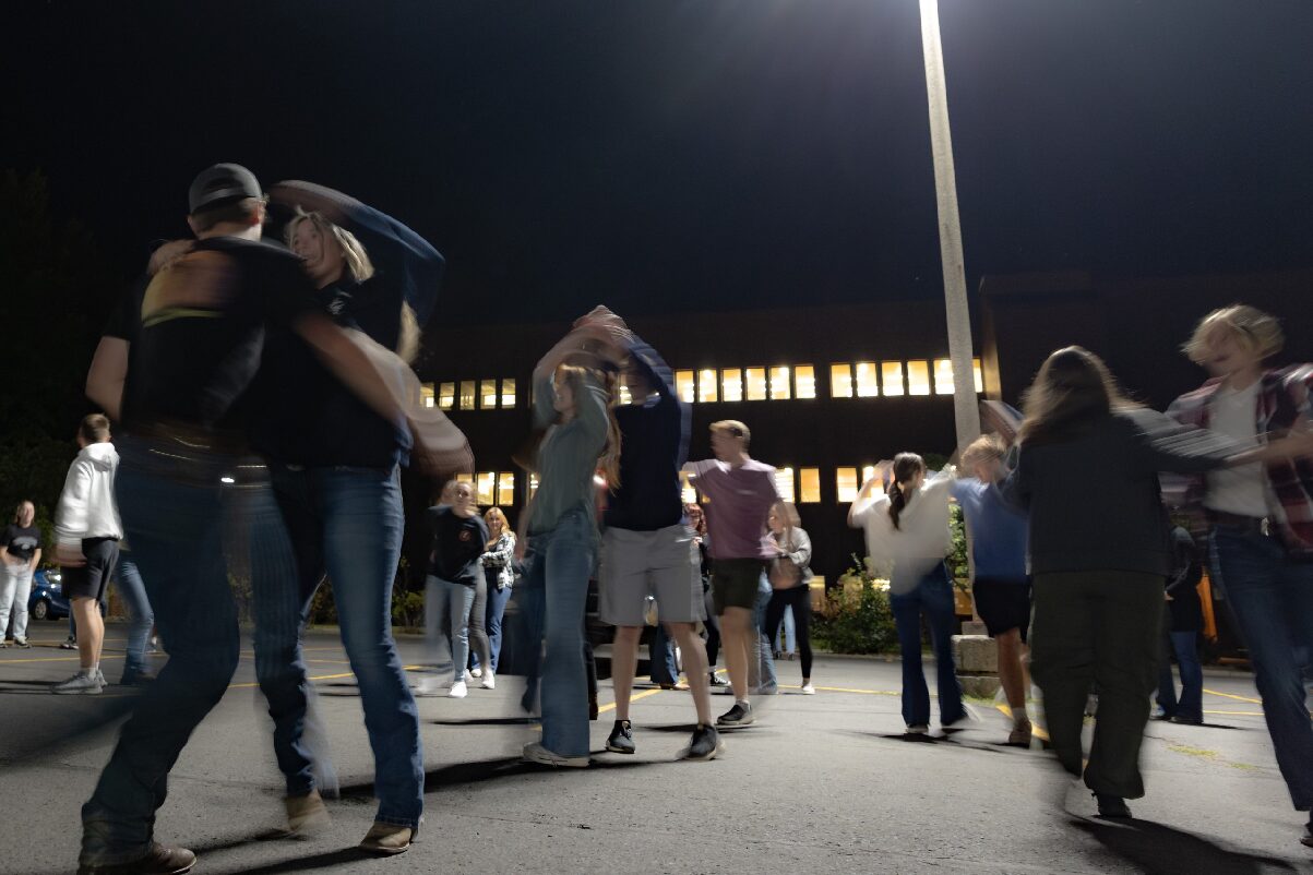 Swinging into the semester – The Argonaut