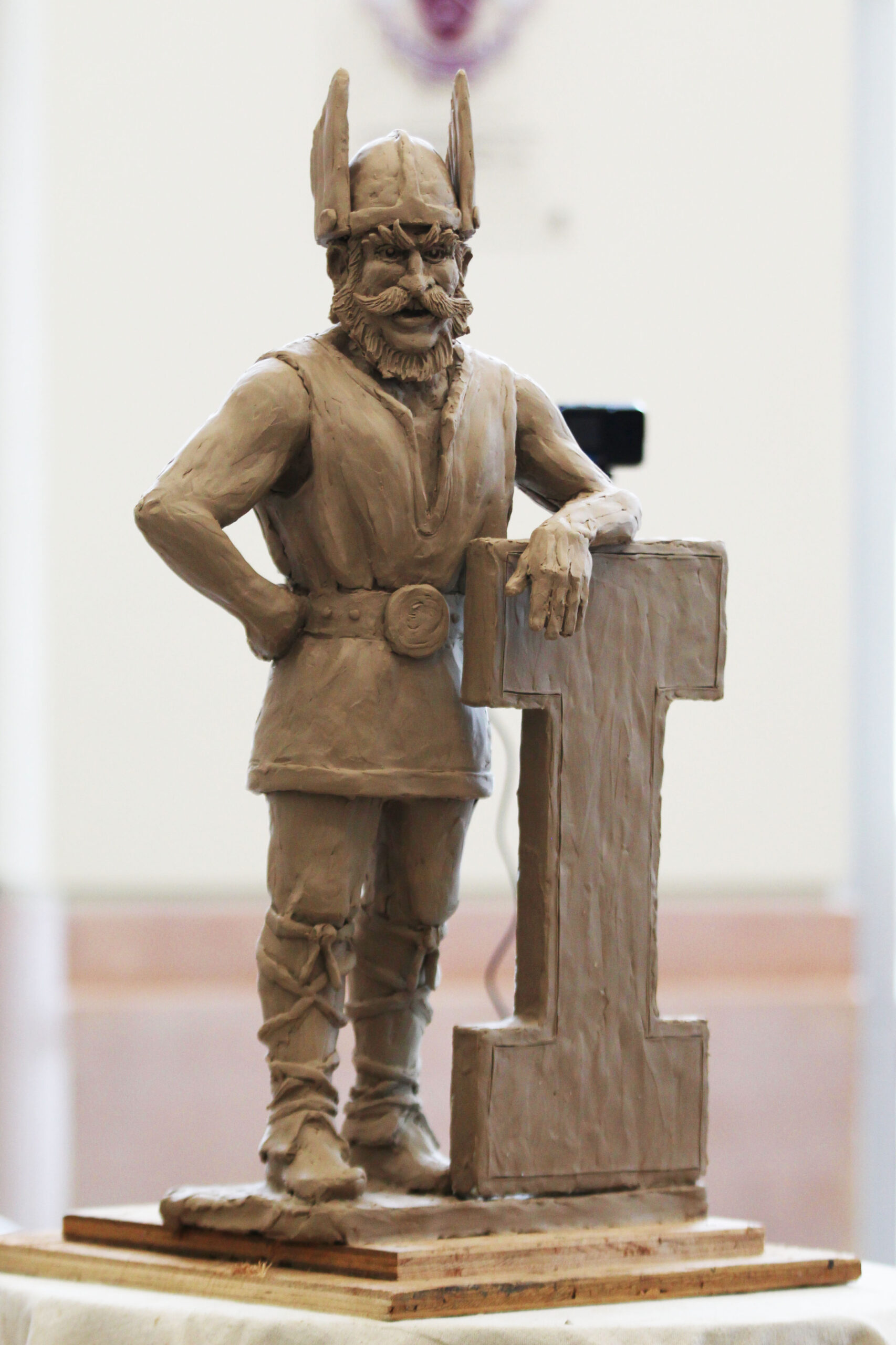 ASUI-dedicated Joe Vandal statue to be placed on Nov. 8 – The Argonaut